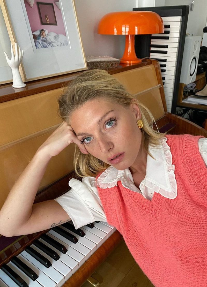 7 Best French Eyeshadow Palettes & Sticks 2023