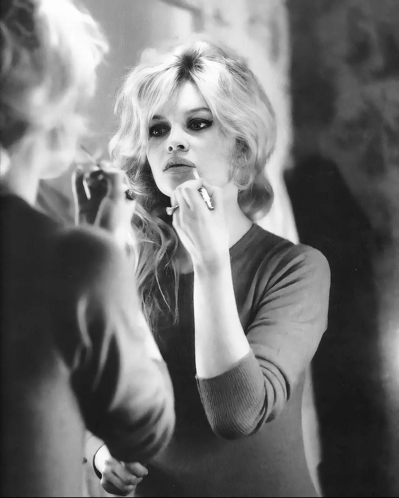 11 Best French Lipsticks for Everyday 2025